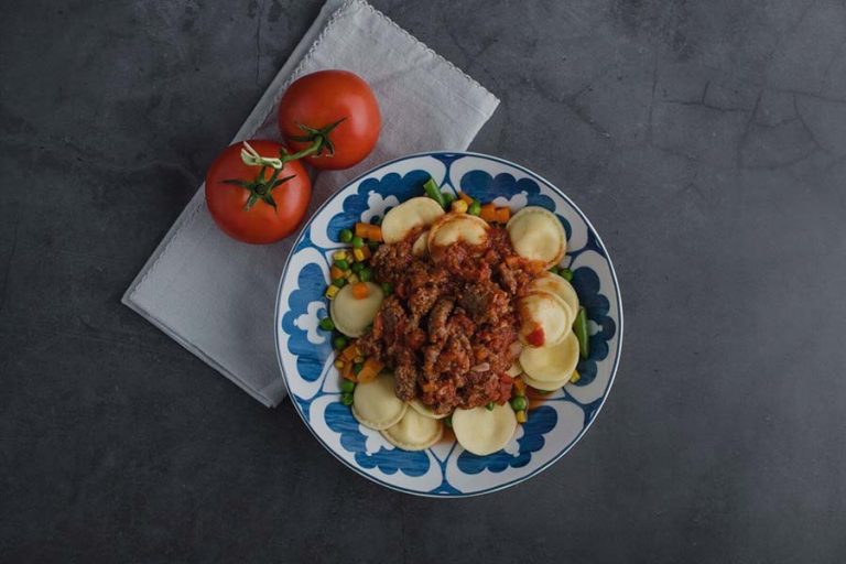 Ravioli With Meat Sauce And Mixed Vegetables - Mercy Chefs